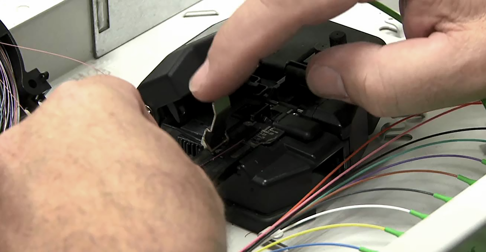 Glasfasertechnologie - fischer baut auf die Technologie der Zukunft ...